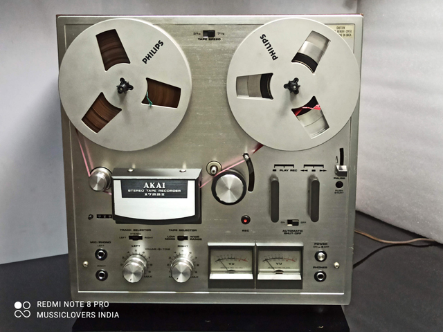 Akai 1722 II 4 TRACK STEREO REEL TO REEL VINTAGE TAPE RECORDER OF 1975-77