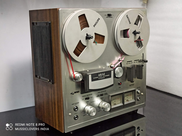 Akai 1722 II 4 TRACK STEREO REEL TO REEL VINTAGE TAPE RECORDER OF 1975-77