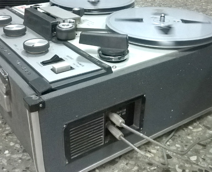 Buy Vintage SONY TC-200 STEREO REEL RECORDER @ MUSSICLOVERS Sale Pune-India